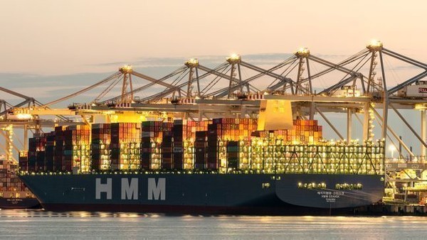 ‘100만TEU’ 코앞에 둔 HMM, 예고된 한파 극복할 수 있을까